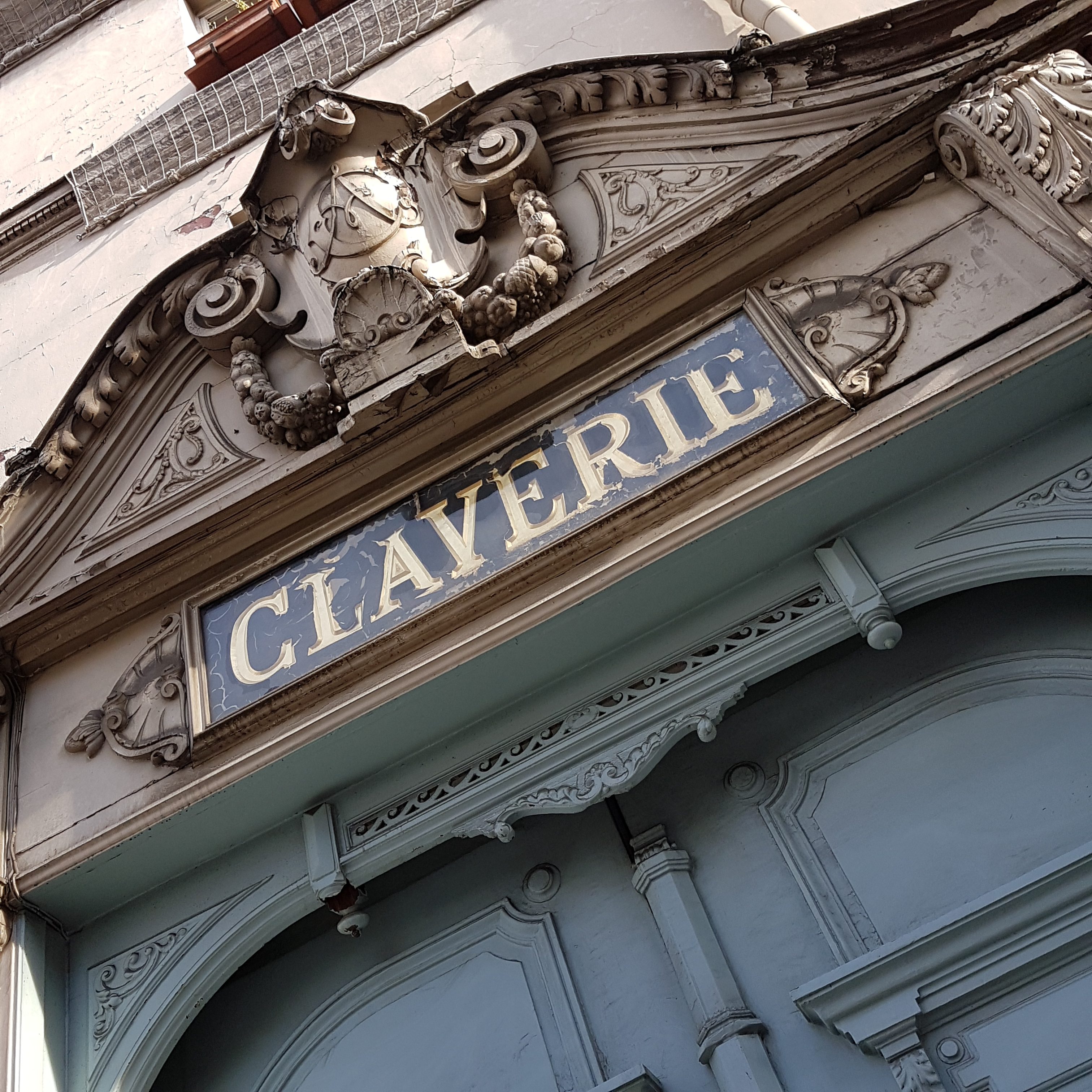 Auguste Claverie : l’ombre de la Parisienne corsetée | Les Hardis