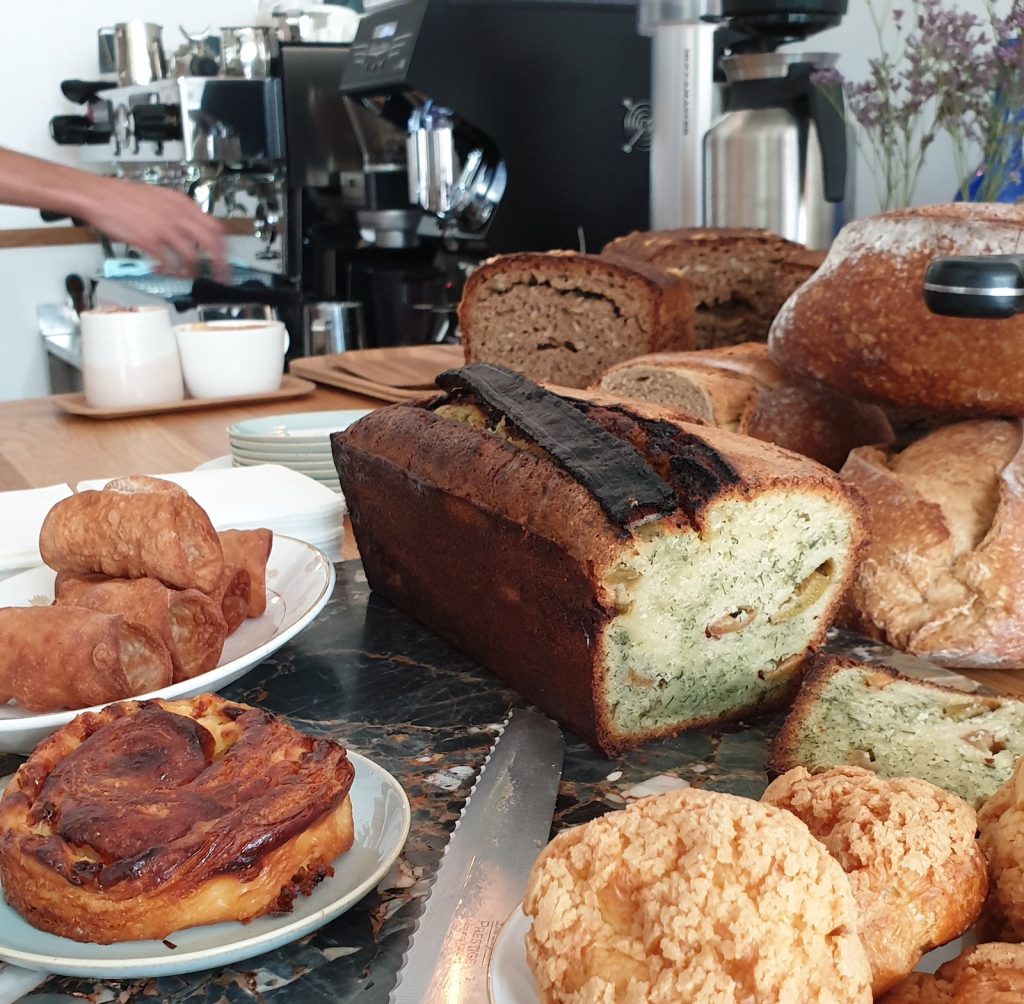 Le Coucou, café-restaurant dans l'esprit "Central Perk", le goût en ...